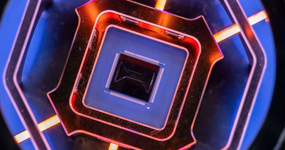 Quantum Computing Roadmaps: Superconducting vs Trapped-Ion Approaches ...